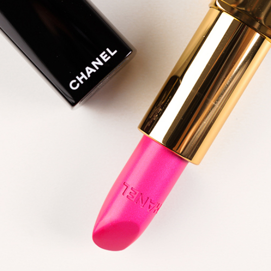 Chanel Extatique Rouge Allure Luminous Intense Lip Colour Review & Swatches