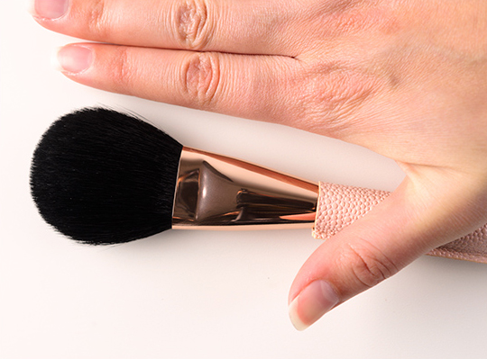 MAC 136 Powder Brush Face Brush Review & Swatches