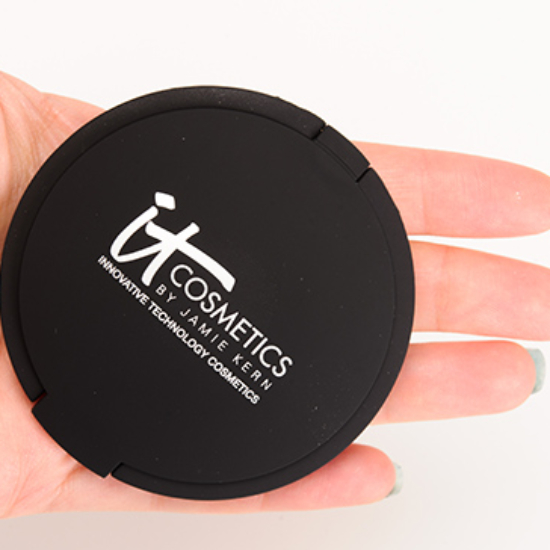 IT Cosmetics Hello Light Illuminating Powder Review & Swatches