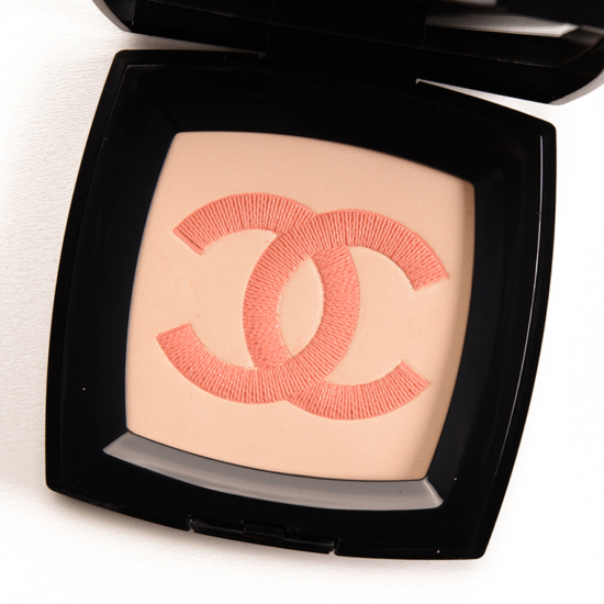 Chanel Infiniment Chanel Illuminating Powder Review & Swatches