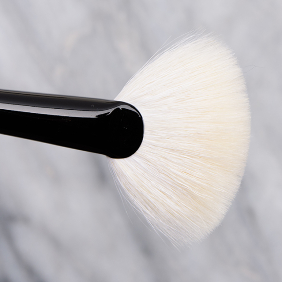 Best Highlighter Brushes (2022) - Editor's Picks | Temptalia