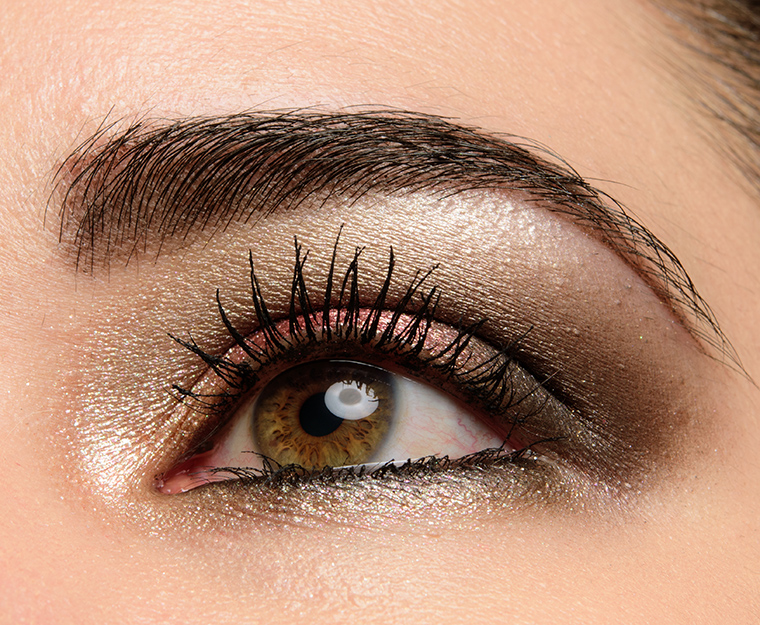 A Smoky Taupe Eye With A Pop of Red | Temptalia