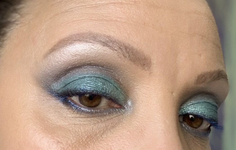 Turquoise-blue Ice Queen Eye Look | Temptalia
