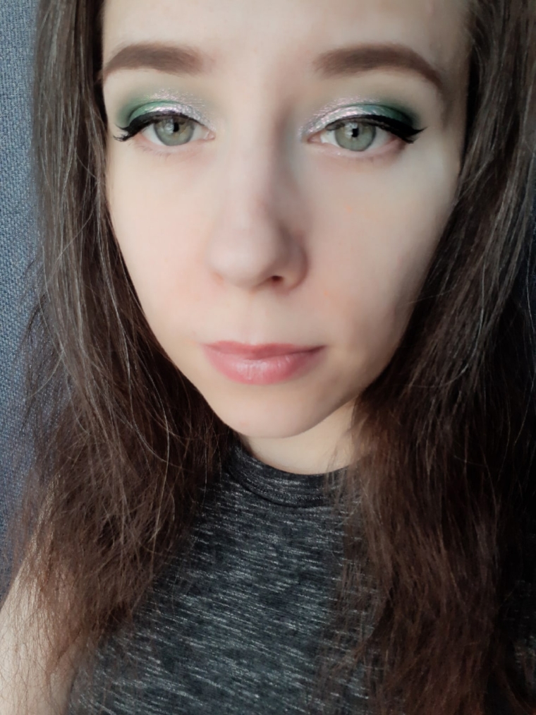 Subtle Shifty Greenish Look | Temptalia